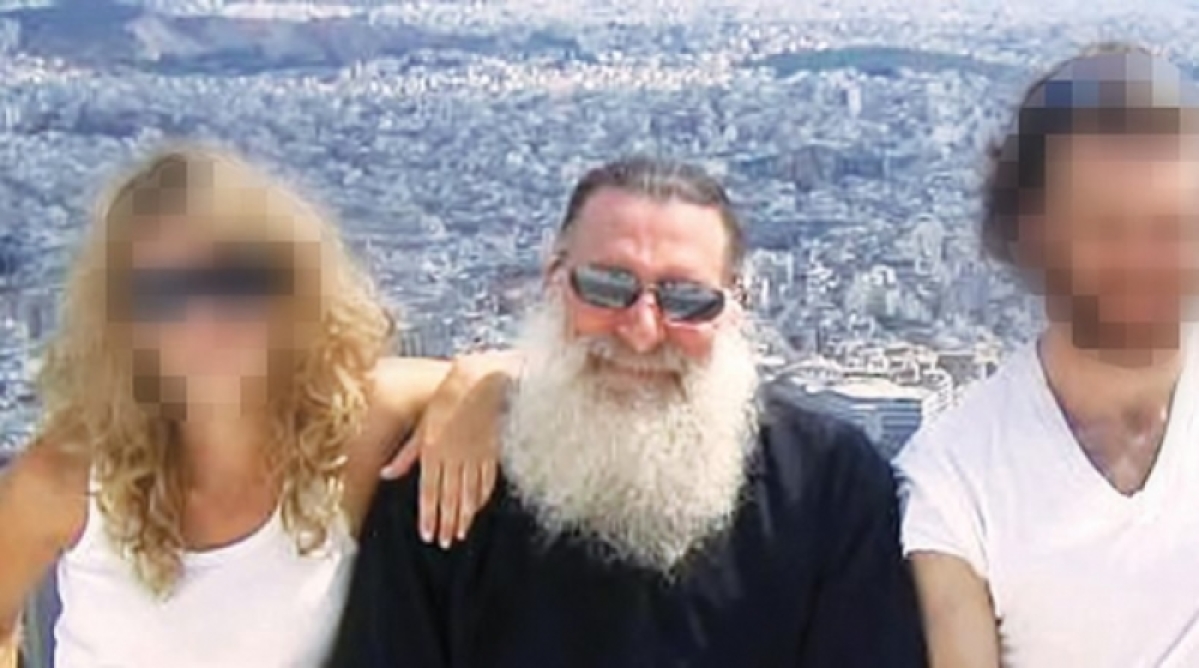 Αυτός είναι ο άνθρωπος της CIA που είχε γίνει η σκιά του Κώστα ...